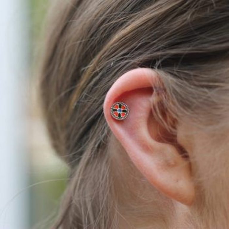 75 Helix Piercing Ideas That Look Great + Pain, Aftercare & Things To ...